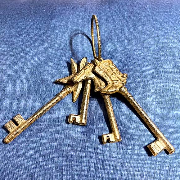 Source Unknown | Accents | Cast Iron Decorative Keys On Ring Western ...